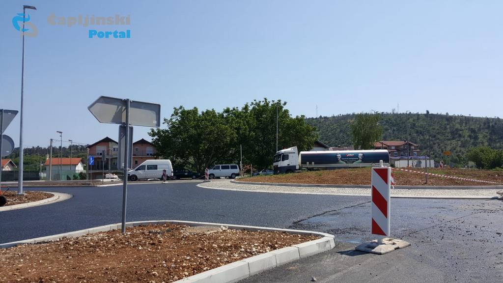 FOTO | Asfaltirana zadnja traka kružnog toka u Tasovčićima - Čapljinski ...