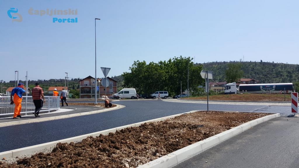 FOTO | Asfaltirana zadnja traka kružnog toka u Tasovčićima - Čapljinski ...