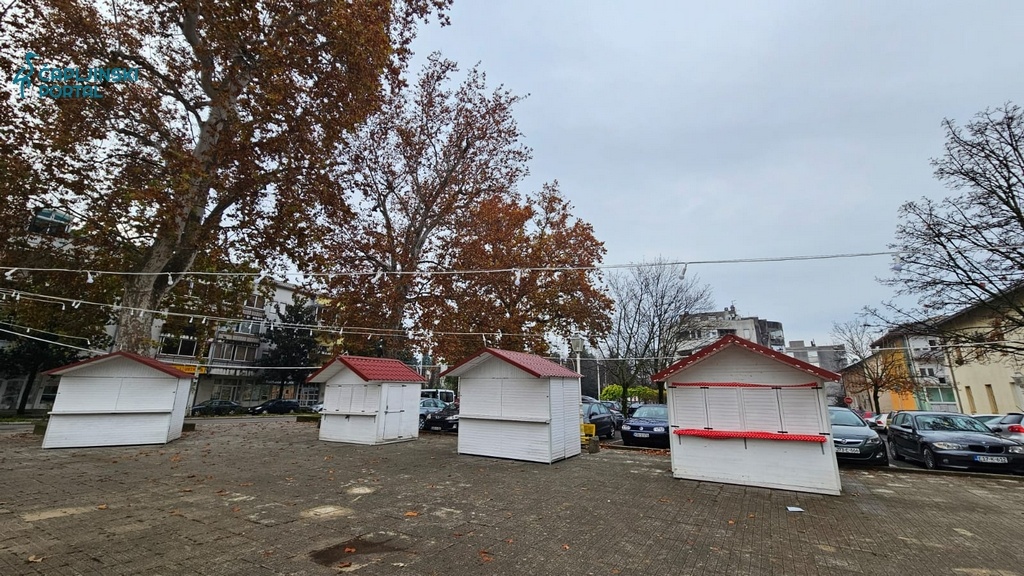 FOTO | Čapljina u blagdanskom ruhu: Stigle kućice za Advent u Čapljini ...