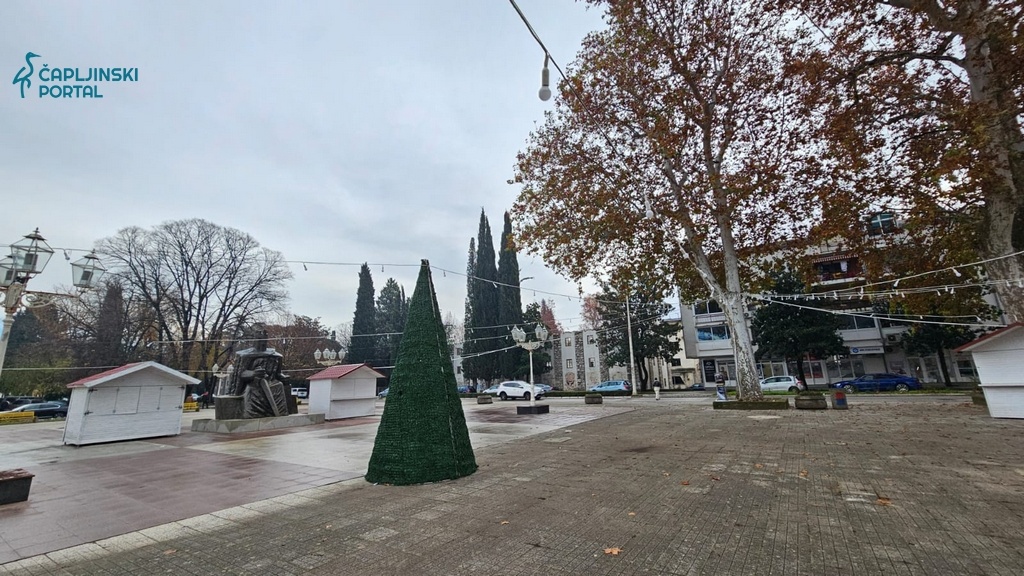 FOTO | Čapljina u blagdanskom ruhu: Stigle kućice za Advent u Čapljini ...