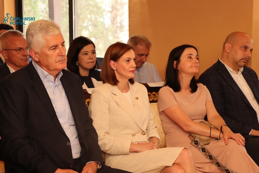 FOTO | U Hutovu blatu potpisani vrijedni ugovori: Vlada RH podržala ...